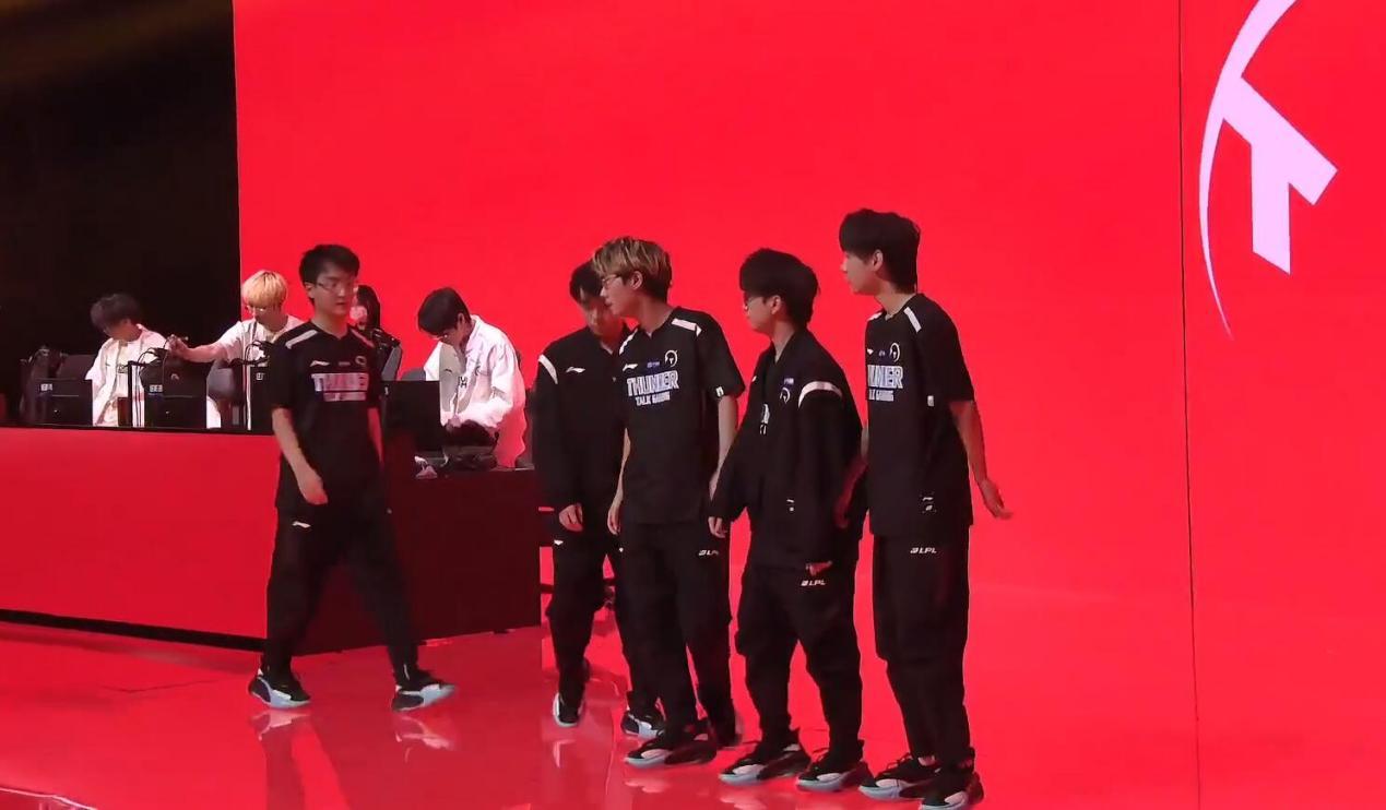 TT二比一掀翻IG，YSKM暴露英雄池问题，Ahn还需努力