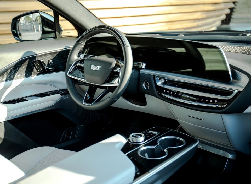 8155真过时了！高通最新车机芯片发布 性能提升近三倍！_腾讯新闻