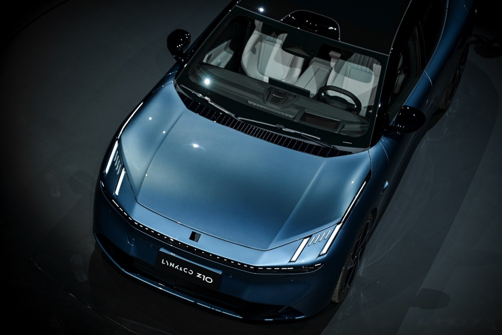 最低配足以打爆小米SU7，领克Z10配置曝光，最低配或不足20万？_腾讯新闻