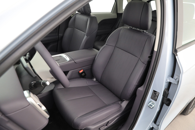 零跑B10智能座舱深度体验：AI交互革新、百变空间与沉浸式场景化设计_腾讯新闻