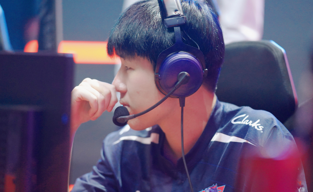 LNG让一追三击败BLG！Mlxg：Uzi可能更想打Elk_腾讯新闻