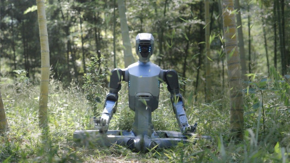 突破环境限制！全球首款全天候人形机器人云深处DR02问世_腾讯新闻