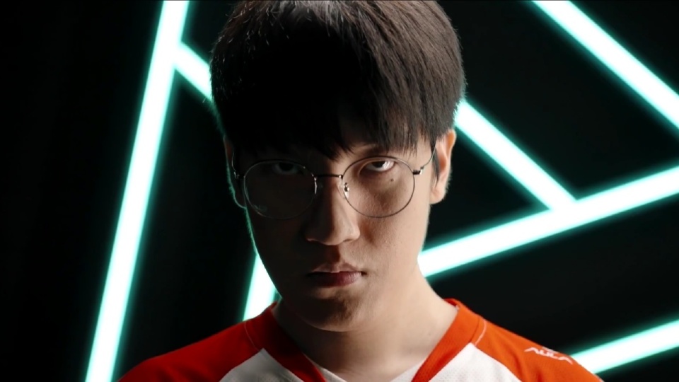 LPL首次抗韩成功！Zeus惨被牺牲，AL冠军上单发威，决胜局淘汰HLE_腾讯新闻