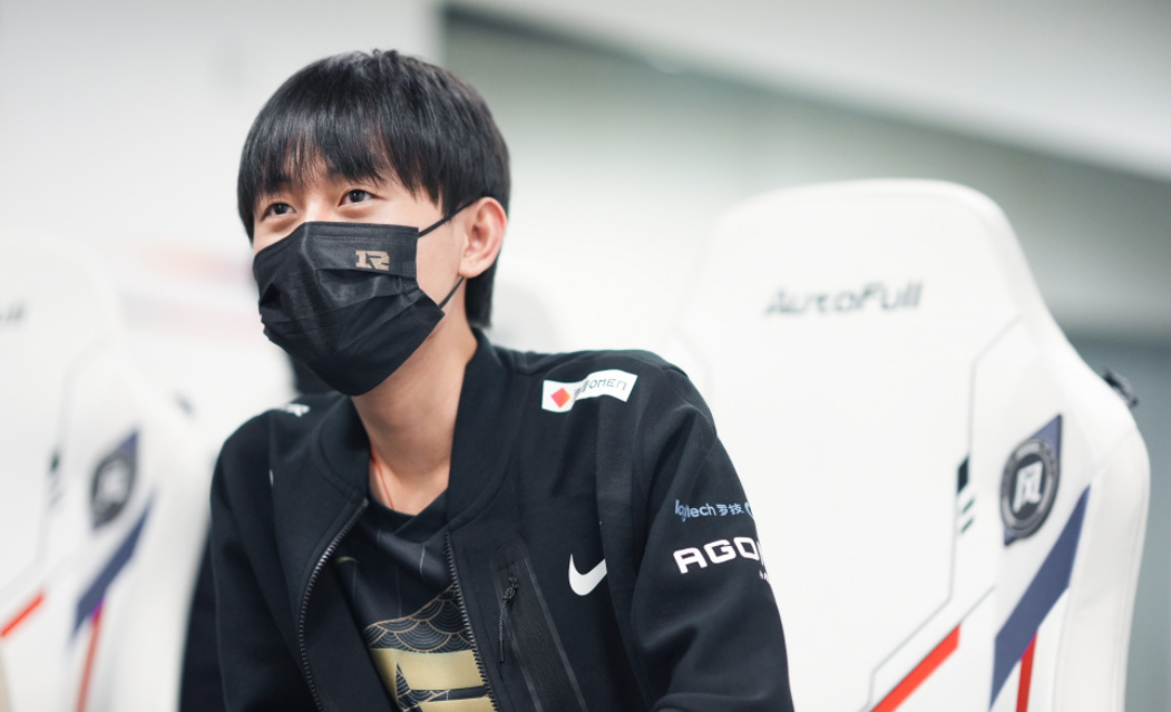 LPL全明星投票开启！Uzi领先JKL接近15万票，人气第1！TS第2