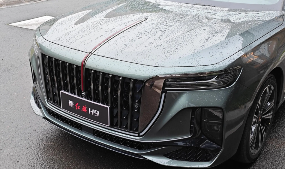 全新红旗H9实车，双拼色实在优雅，1.8T版本或拉低价格门槛_腾讯新闻