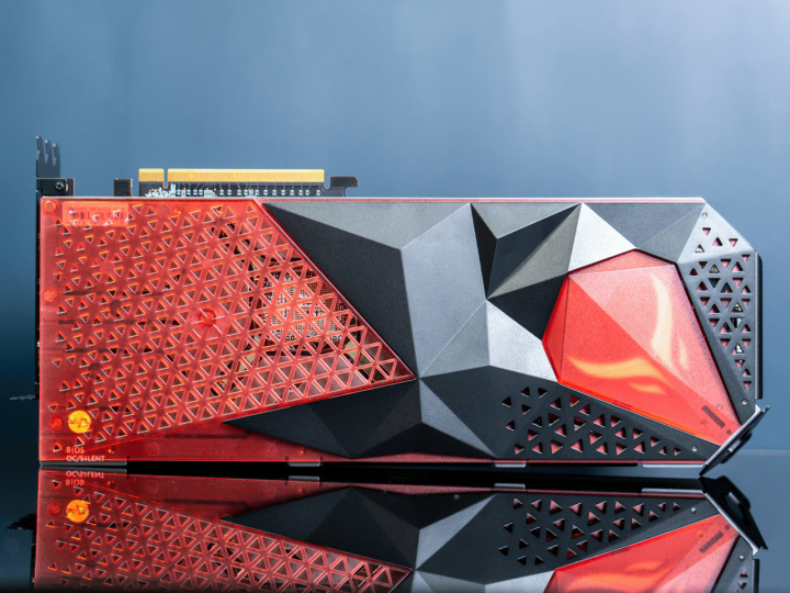 效能出色的4K游戏显卡 撼迅RX 7900XT＆7900XTX评测_腾讯新闻