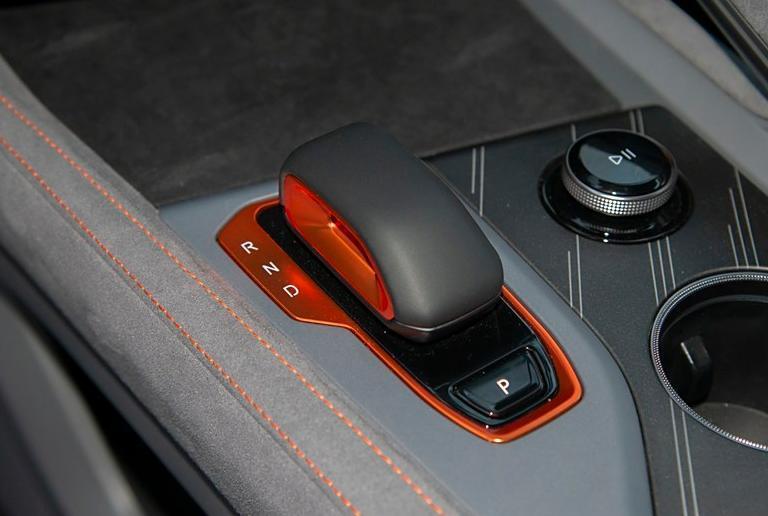 跨界纯电新王之争，极氪001对比小米SU7，靠外观决出胜负手？_腾讯新闻