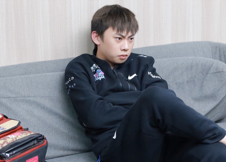 加入EDG后，不怕被RNG粉丝骂了！Ale直播放出狠话，要清算LNG_腾讯新闻