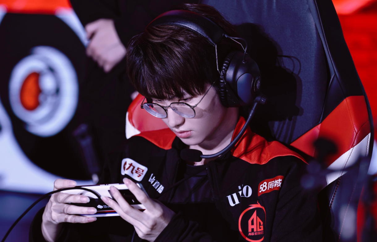 猪哼惹怒AG粉丝？RW侠干碎EDGM，KPL解说锐评招致节奏，再次挨喷