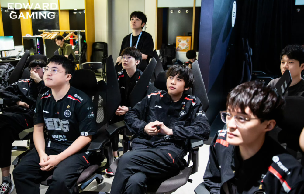 LOL：不敌WBG战队后Rookie泪洒赛场，Uzi和TS二选一，纠结_腾讯新闻