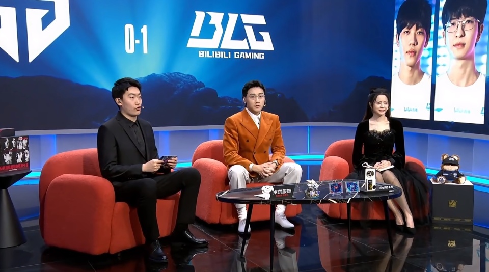 BLG2:0GEN手拿三个赛点，休息室里小花生脸色低沉，LCK观众慌了_腾讯新闻