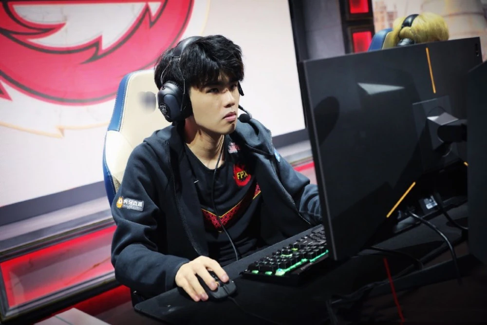 LOL：WBG成电竞圈公敌，各队经理下场参战，Doinb二次开团WBG