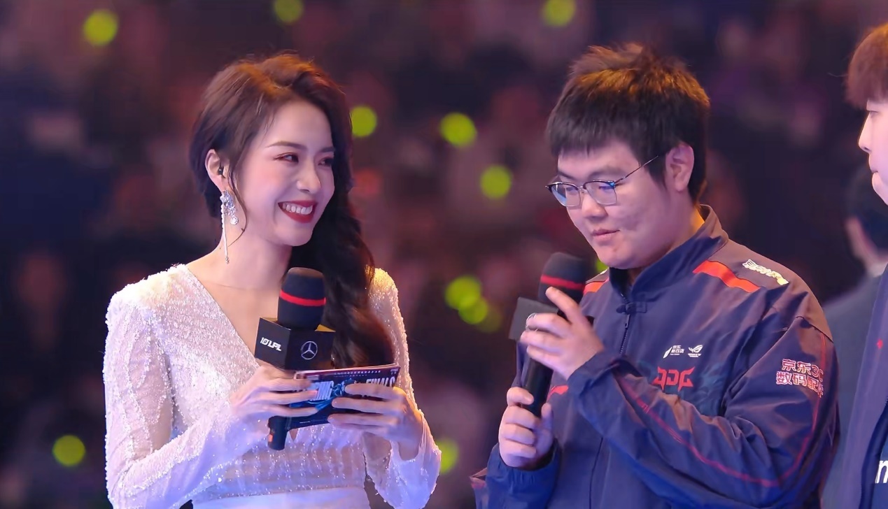 JDG幕后故事公开，369真的生气了，为了能打赢Bin，每天魔鬼训练