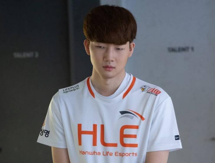 HLE爆冷击败T1，教练赛后采访说出原因，模仿EDG打法就赢了