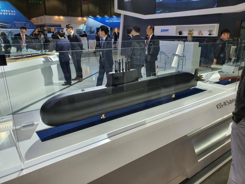 韩国海军新一艘KSS-III潜艇开工 携带弹道导弹 预计2031年服役_腾讯新闻