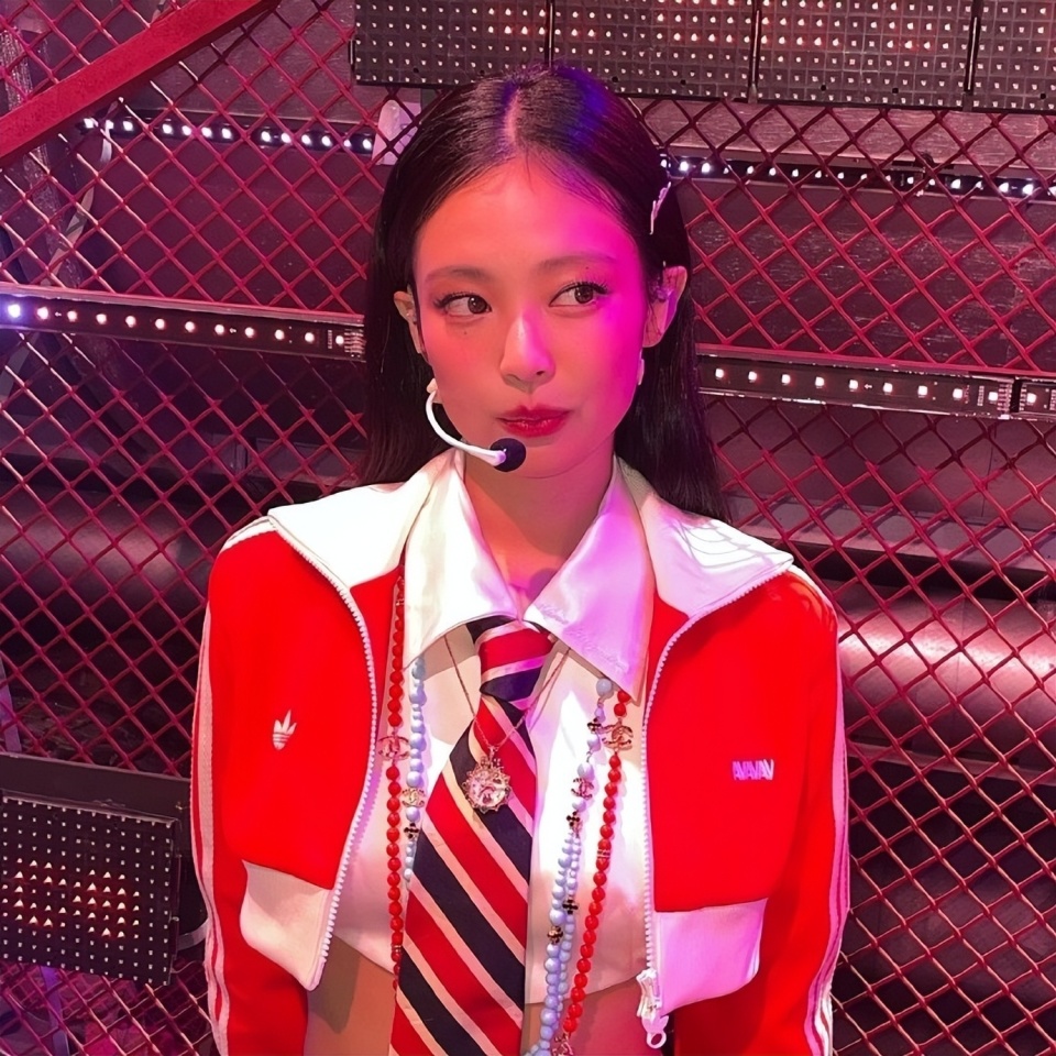 韩星Jennie晒出新造型，感谢回归夺得第一_腾讯新闻