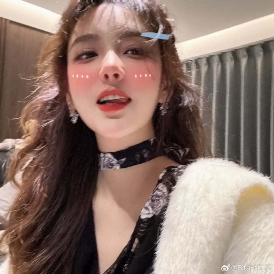 LPL美女解说Rita单身引热议，并回应：我不喜欢被叫“妈妈”，我更喜欢被叫“姐姐”_腾讯新闻