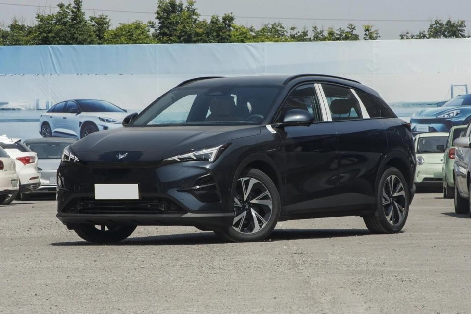 细看极狐阿尔法T5与零跑C10：谁能在新势力汽车市场中更出色？_腾讯新闻