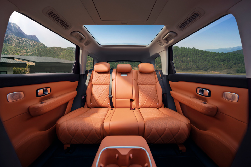 理想L6平替！2026款零跑C16售价15.16万起，有5座/6座可选_腾讯新闻