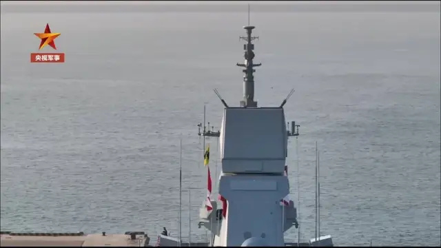 排水量5000吨！054B首舰正式服役，官宣“海军转型发展”有何深意_腾讯新闻