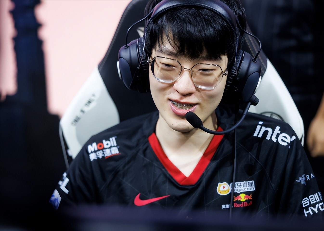 EDG官宣Viper离队，HLE银河战舰让人害怕，张导：一个时代结束了