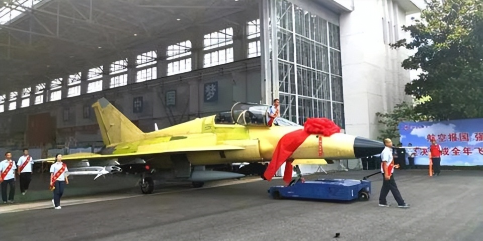 歼-10C一战而红，真正的米格-21超改，FTC-2000G战机前途豁然开朗_腾讯新闻