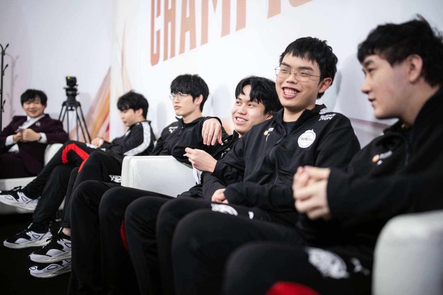 迷风花透露EDGM变强原因，Yuan新赛季转位置，招人哥去DYG试训