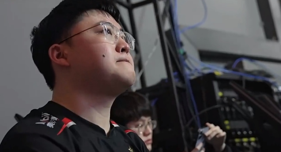 LPL解说开团Uzi，赶快回去退役，RNG重拳出击，MLXG说出心里话_腾讯新闻