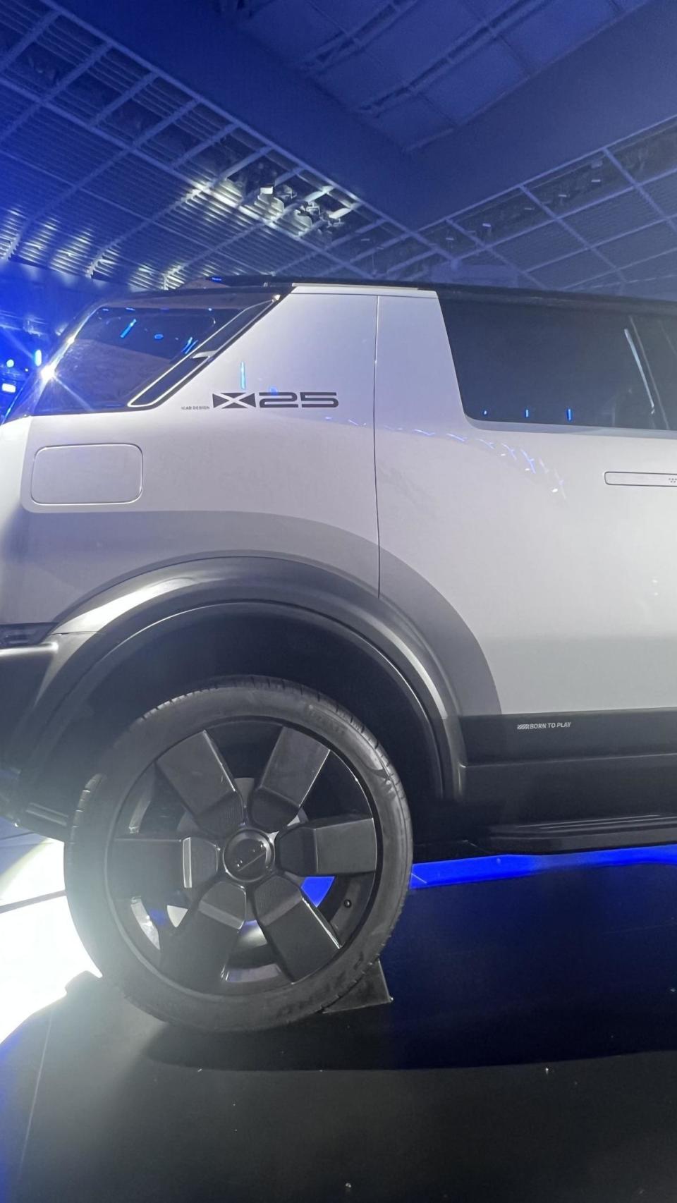 iCAR X25亮相，奇瑞造了辆能越野的MPV？_腾讯新闻