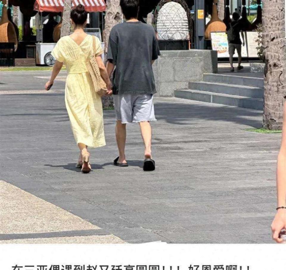 高圆圆穿千元裙配丈夫被误认，三亚街头现甜蜜日常_腾讯新闻