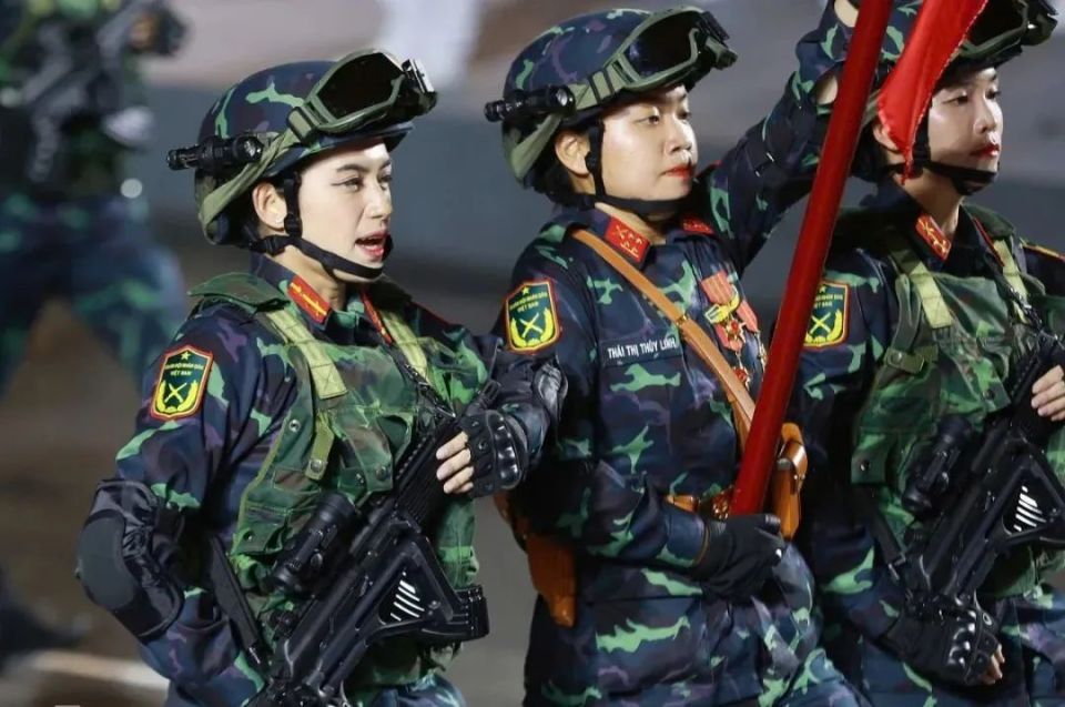 越南多支特种作战部队集结胡志明_腾讯新闻