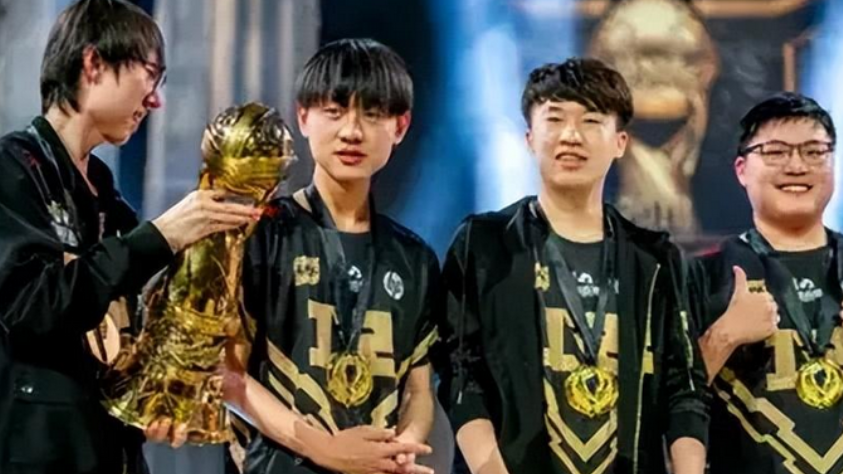 Mlxg回忆职业生涯，透露后悔没有再坚持一年，不然早就千万身价了