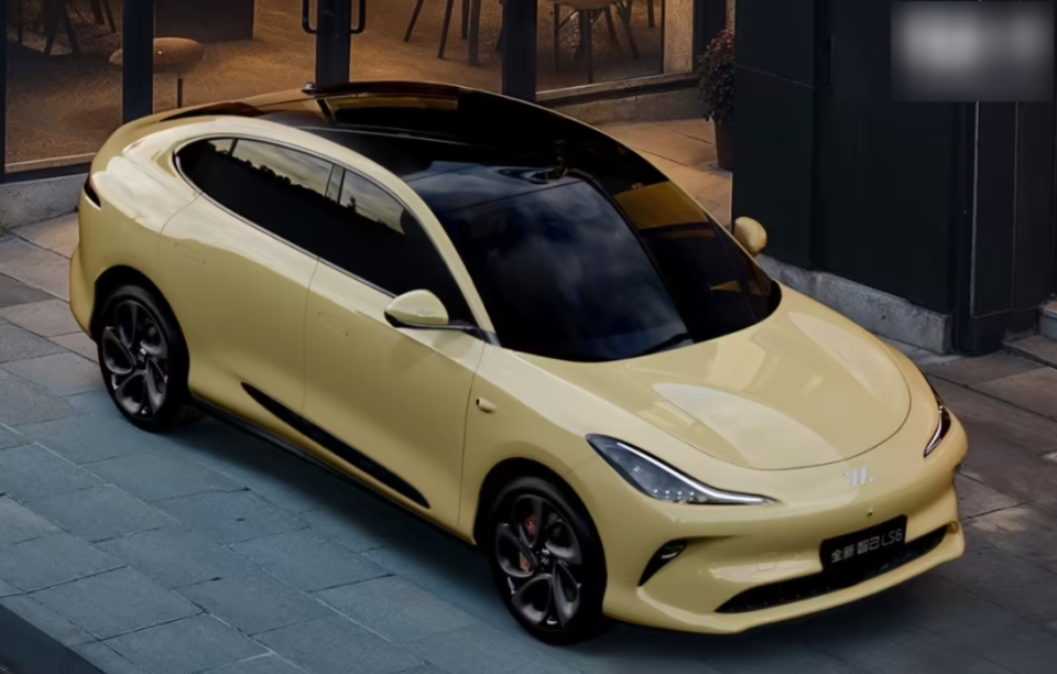 新车：小米YU7智驾会亮小蓝灯；汽车能垂直起飞了；全新智己LS6马上上市；北京奔驰总裁表示不怕被对标_腾讯新闻