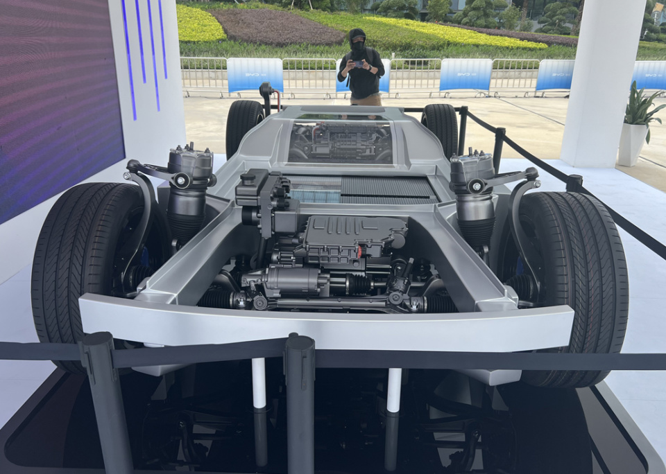 比亚迪海狮07EV：e平台 3.0 Evo首款车型 高阶智驾加持_腾讯新闻