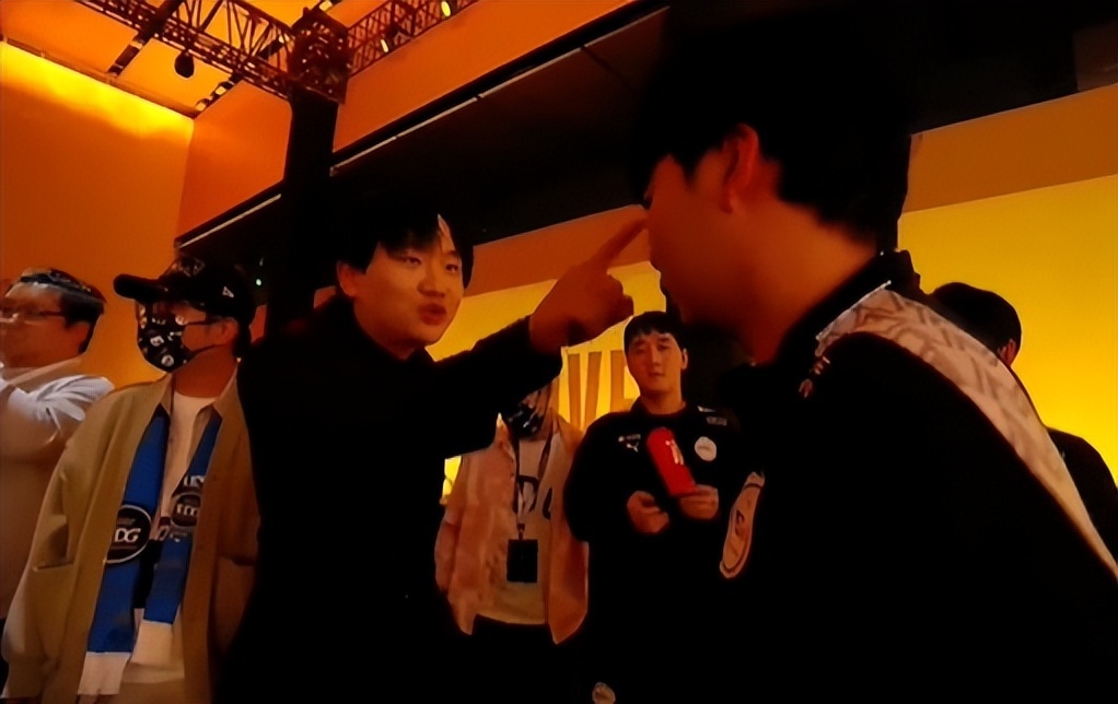 EDGM和狼队战平，yuan惨遭小胖对位压制，迷风花当众批评