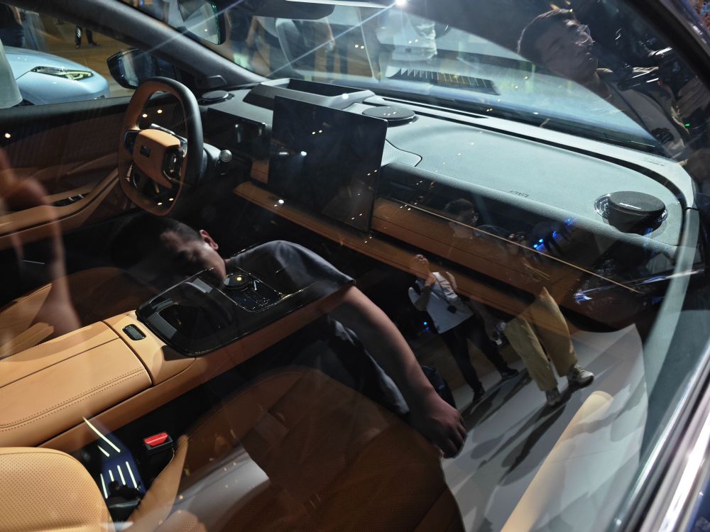 新款银河E8上市、星耀8 EM发布，吉利全域AI智能战略发布会_腾讯新闻