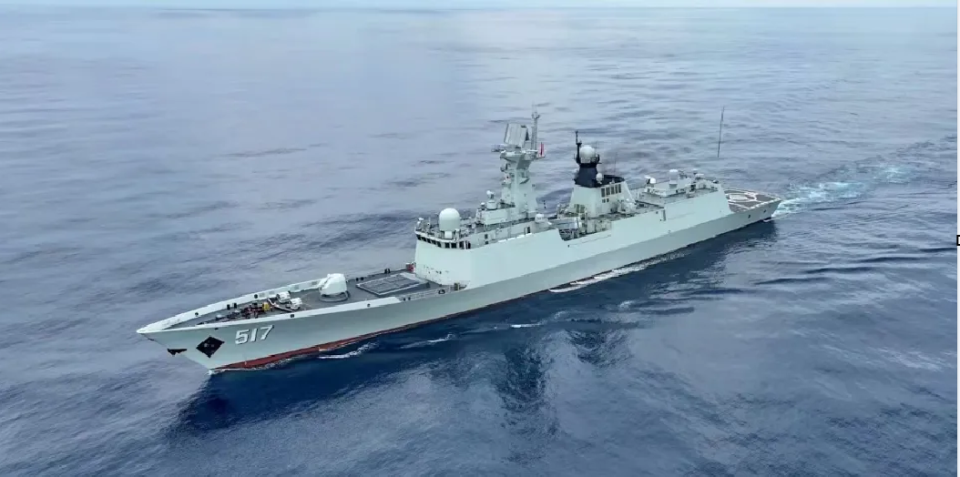台媒披露054A型护卫舰，不顾台伪军的阻扰，逼近台东军港约27海里_腾讯新闻