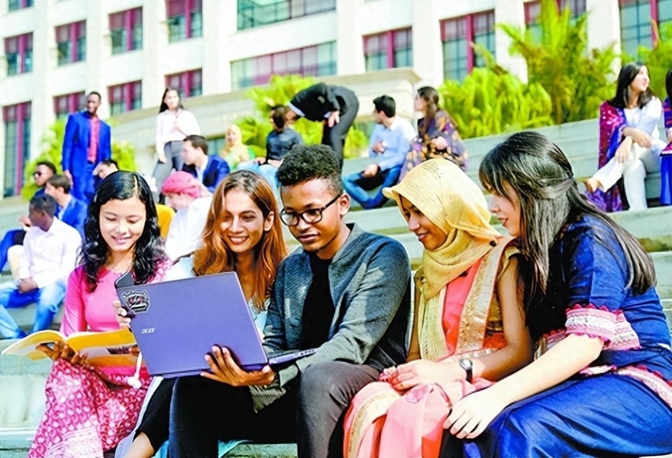 厦门大学马来西亚分校被誉为“镶嵌在‘一带一路’上的璀璨明珠”_腾讯新闻