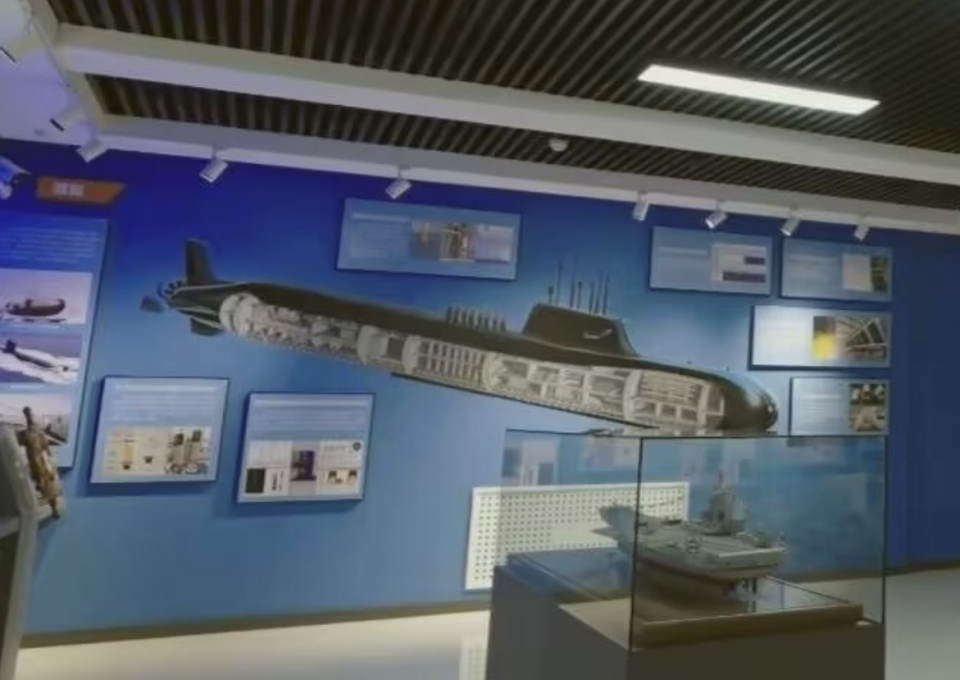 中国新型093B核潜艇首次露面，外媒：已达世界领先水平！_腾讯新闻