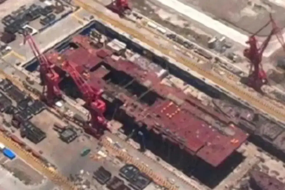 075型4号舰完成首航！有更先进的076，为什么还要再建造一批075？_腾讯新闻