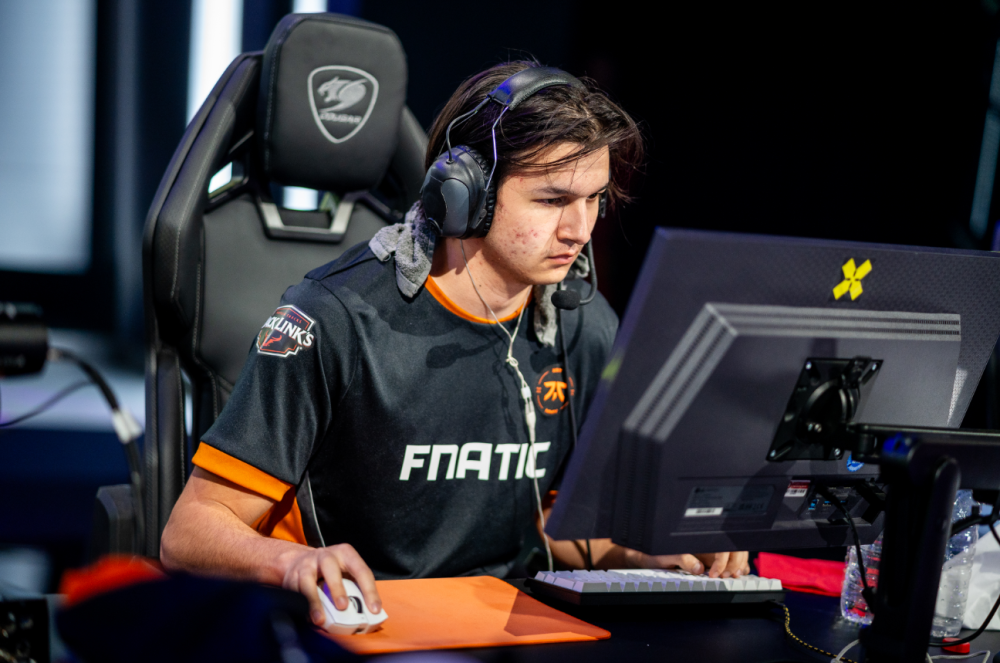 Leo因健康问题选择休息，FNC引入年轻小将Hiro首发_腾讯新闻