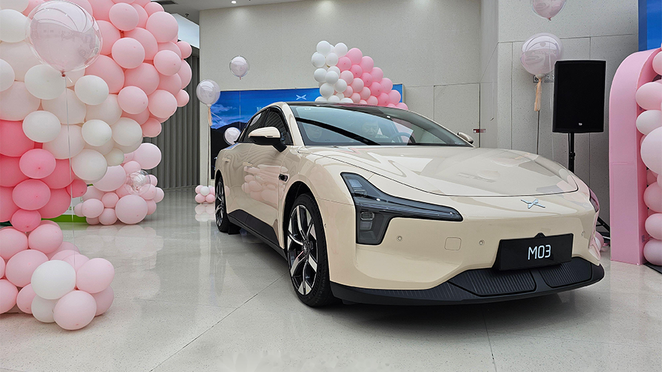 小鹏首款增程SUV曝光，车身比G9大，降6万平替问界M7？_腾讯新闻