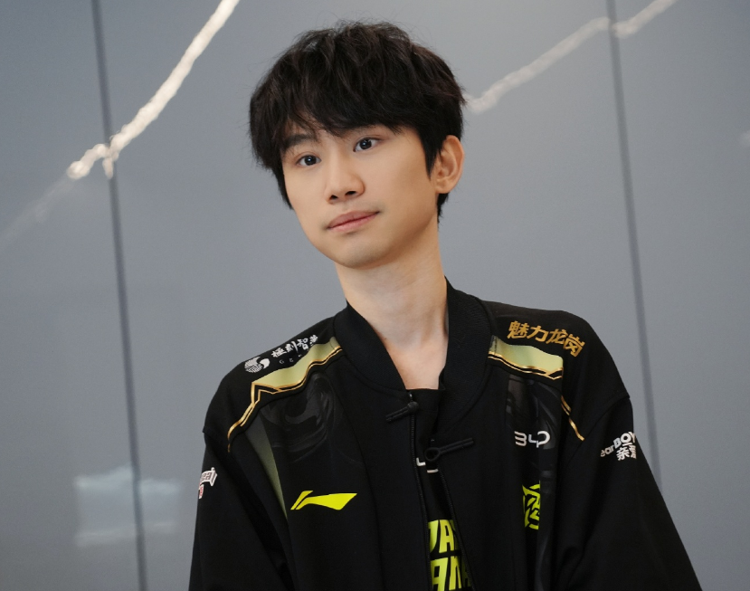 朱开下跪被doinb嘲讽，朱开公开回应，直言我跟他一点都不熟_腾讯新闻