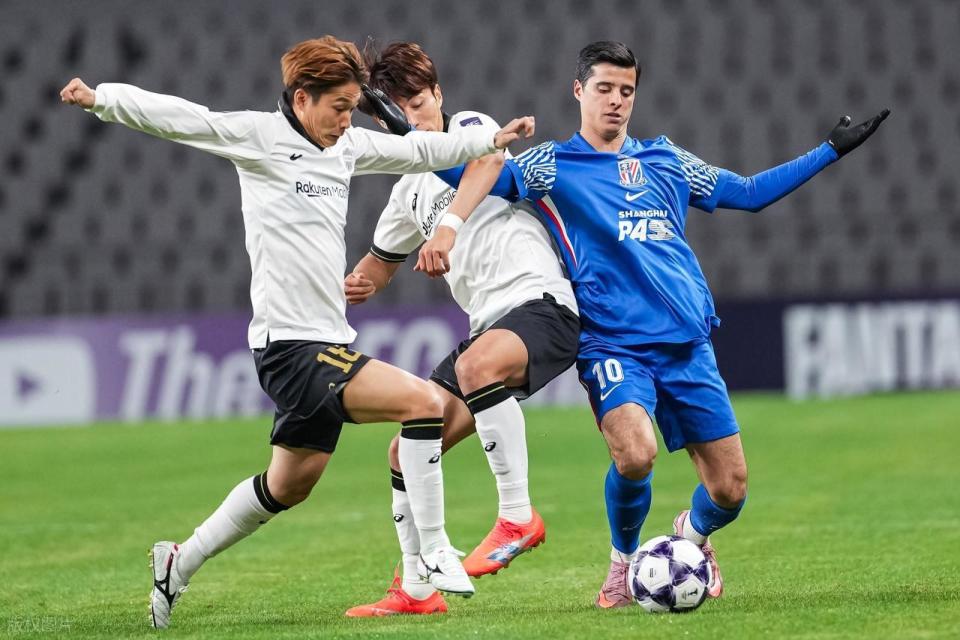 0-2，中超亚军不敌日职联第3，3球被吹+阿苏埃中横梁+路易斯失点_腾讯新闻