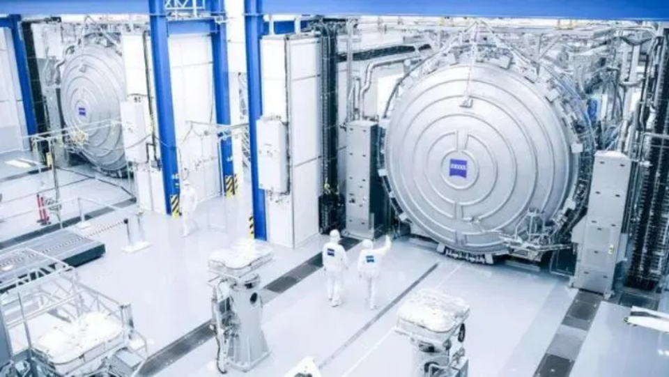 ASML：Hyper-NA EUV是半导体下个十年重要变化，关键在成本_腾讯新闻