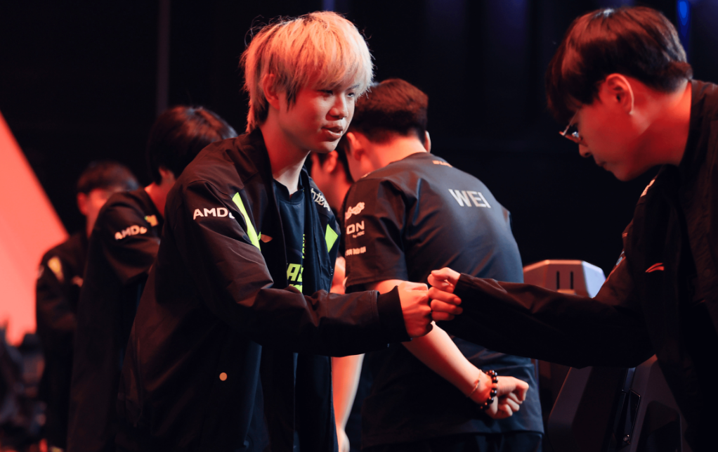 Heng状态神勇，WE淘汰NIP闯入季后赛，微笑点名批评Biubiu