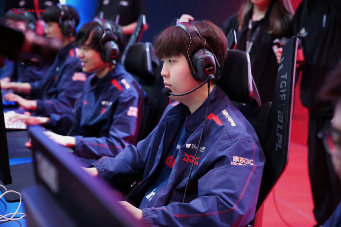 JDG3-0横扫EDG，晋级MSI！三路优势，369多次单杀