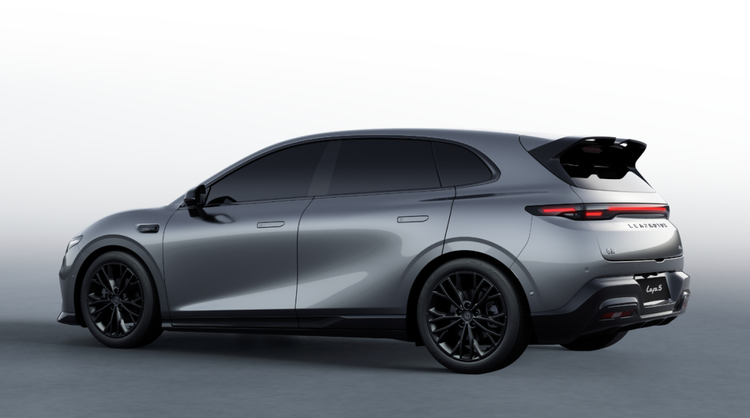 零跑 Lafa5 全球首秀，朱江明开启年销百万挑战之旅_腾讯新闻