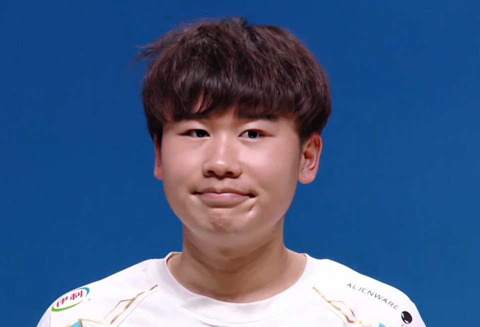 恭喜BLG！拿下夏冠，奖金200万！左手荣获FMVP，放话拿世界冠军_腾讯新闻