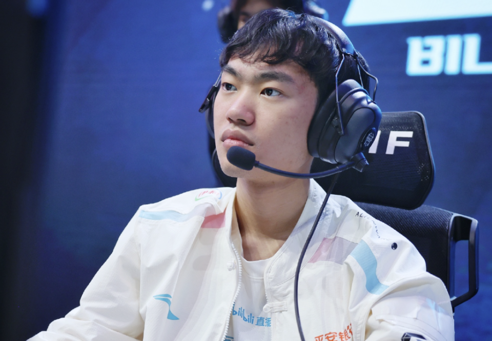 LPL春季赛最佳阵容出炉！BLG四人一阵，左手MVP！JKL三阵AD_腾讯新闻